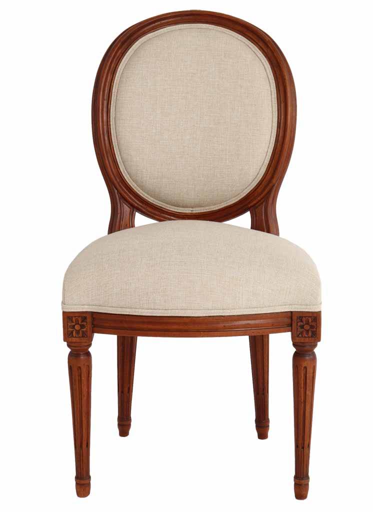 Chaise LOUIS XVI à dossier médaillon, finition cirée, moulûrée
